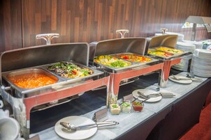 Pequeno-almoço tipo buffet diário (60 PLN por pessoa) 
