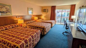 Deluxe Triple Room | Secretária, Wi-fi grátis