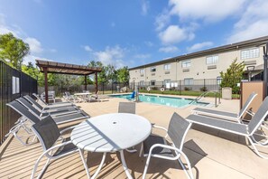 Piscina externa sazonal