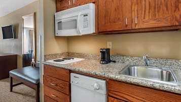 Quarto Duplo, 2 camas de casal, não fumadores, kitchenette | Cozinha privada | Um micro-ondas, uma cafeteira/bule