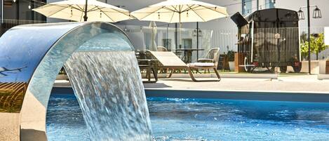Piscina externa sazonal