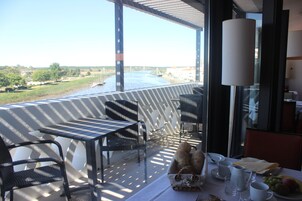 Pequeno-almoço tipo buffet diário incluído 