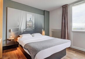 Quarto casal conforto, para não fumantes | Escrivaninha, quartos à prova de som, ferros/tábuas de passar roupa