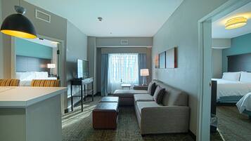 Suite, 2 quartos, cozinha | Cofre no quarto, secretária