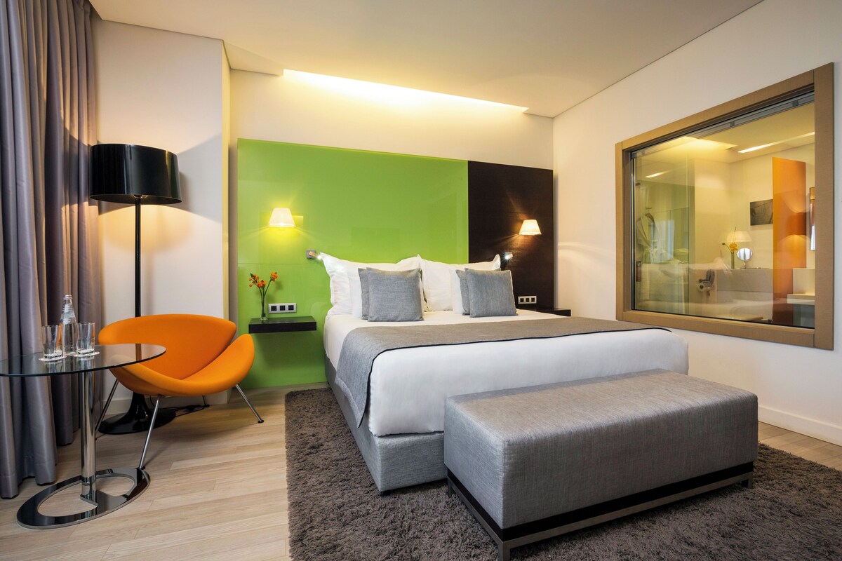 Roupa de alta qualidade, camas de colchão pillowtop, minibar 
