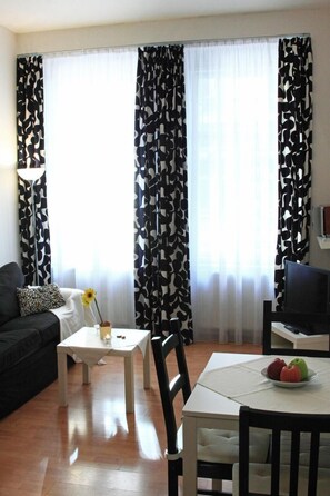 TV de ecrã plano, leitor de DVD