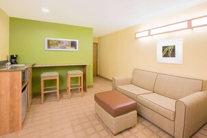 Suíte estúdio, 1 cama Queen, para não fumantes | Roupas de cama antialérgicas, escrivaninha