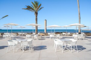 2 restaurantes, é servido café da manhã