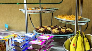 Café da manhã com buffet grátis todos os dias