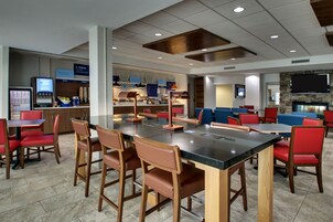 Café da manhã com buffet grátis todos os dias