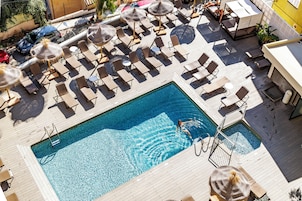 Quarto superior, sacada | Escrivaninha, cortinas blackout, Wi-Fi de cortesia, roupa de cama