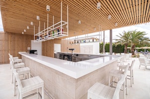 Bar à beira da piscina