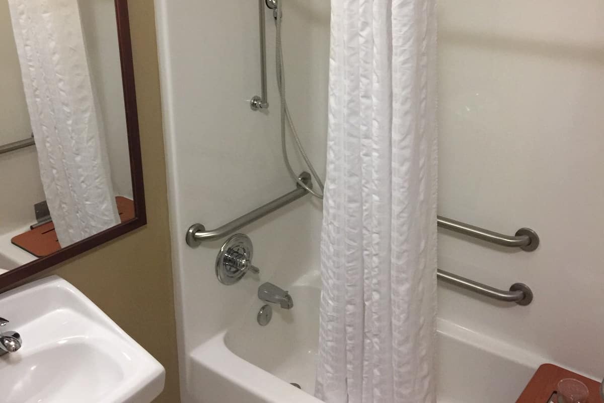 Chuveiro/banheira combinados, produtos de toalete grátis