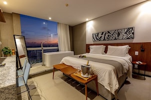 Quarto superior | Frigobar, cofres nos quartos, individualmente decorados