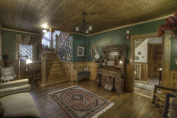 The Jeweled Turret Inn - Belfast, ME