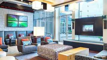 Este bar no lobby do hotel