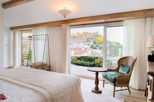 Quarto Duplo Deluxe | Camas de colchão pillowtop, minibar, cofre no quarto