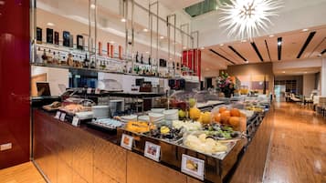 Café da manhã continental todos os dias (EUR 10 por pessoa)