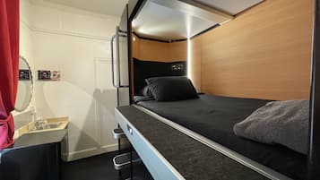 Com decoração personalizada, com mobília individualizada, secretária