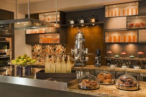 Café da manhã e jantar