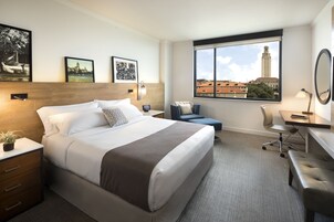 Quarto standard, 1 cama King (Tower View) | Roupas de cama premium, cofres nos quartos, escrivaninha