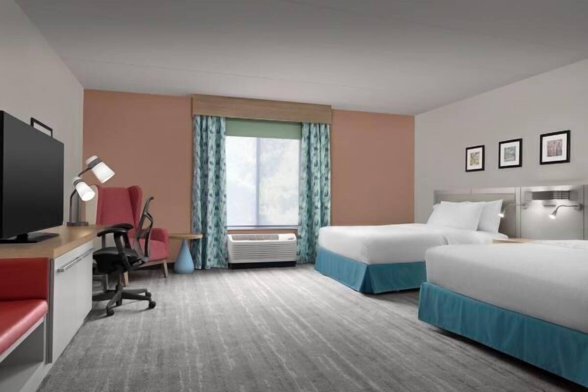 Roupas de cama premium, cofres nos quartos, escrivaninha