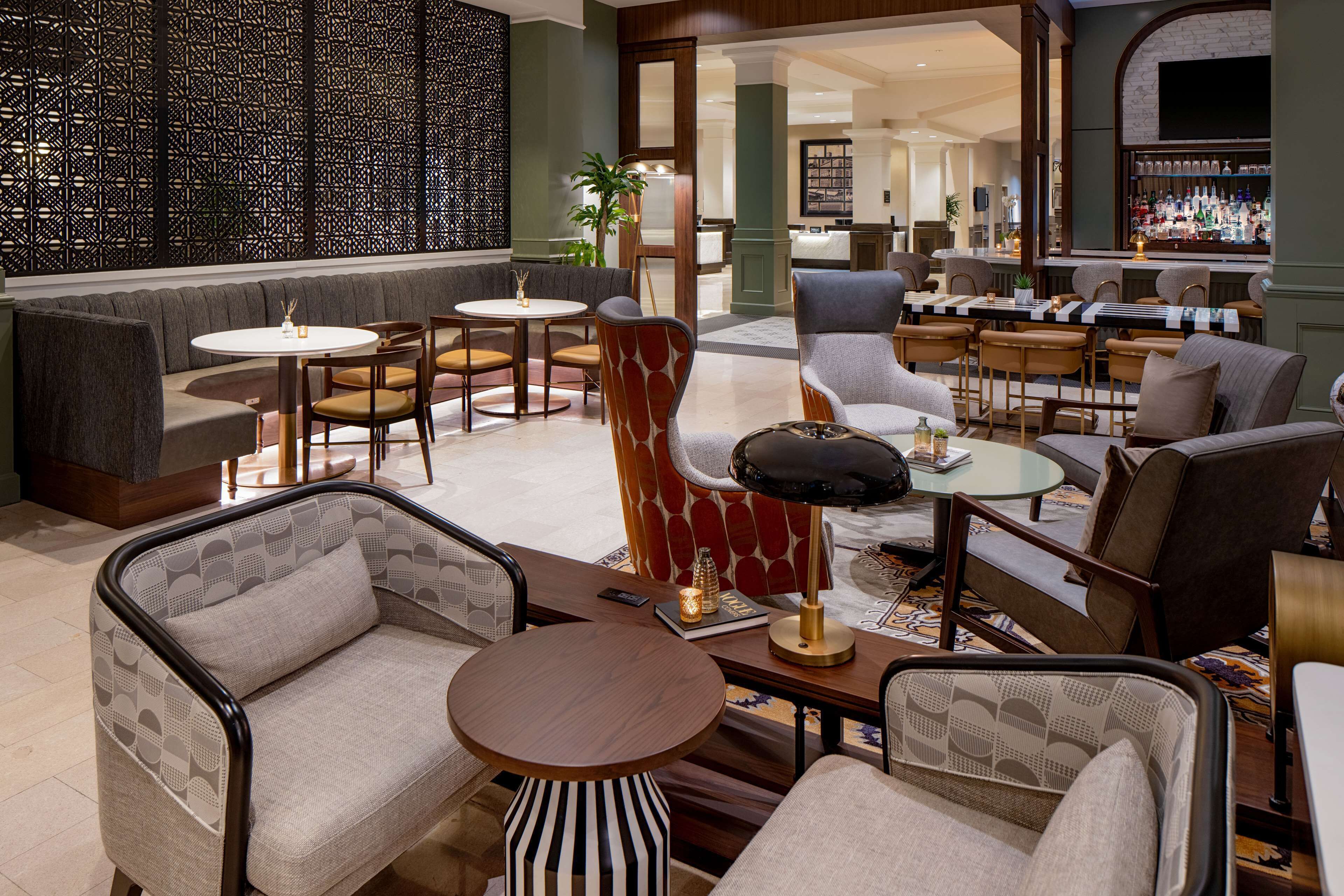 Serve almoço, jantar e happy hour 