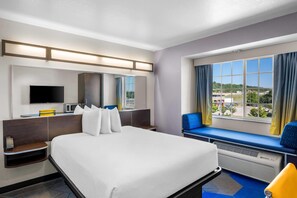 Quarto, 1 cama Queen, para não fumantes | Escrivaninha, berços grátis, Wi-Fi de cortesia, roupa de cama