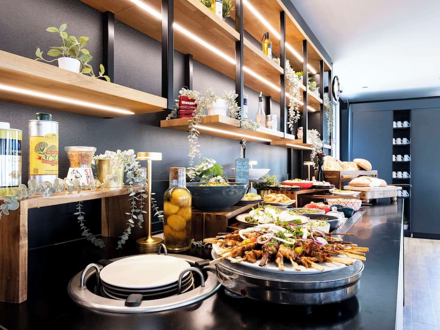 Pequenos-almoços, almoços, jantares servidos, cozinha francesa