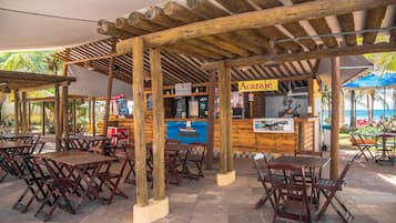 Bar junto à piscina