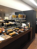 Café da manhã com buffet todos os dias mediante uma taxa