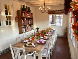 Pequeno-almoço completo diário (49 USD por pessoa) 