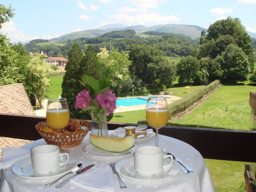 Café da manhã (EUR 8 por pessoa)