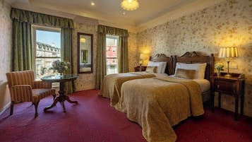 Quarto duplo clássico, 2 camas de solteiro | Escrivaninha, ferros/tábuas de passar roupa, Wi-Fi de cortesia