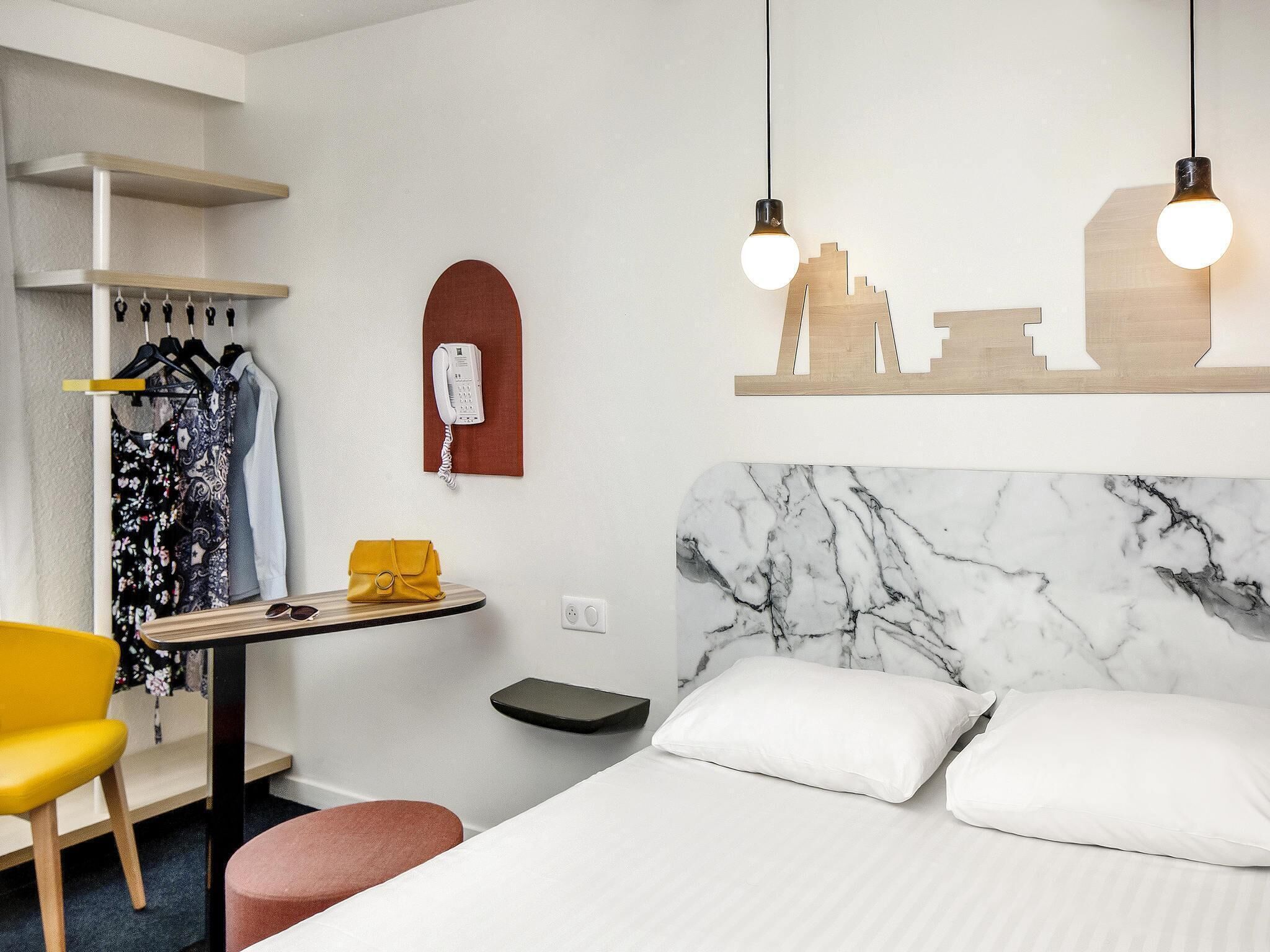 Quarto casal standard, 1 cama de casal | Camas Select Comfort, individualmente mobiliados, escrivaninha