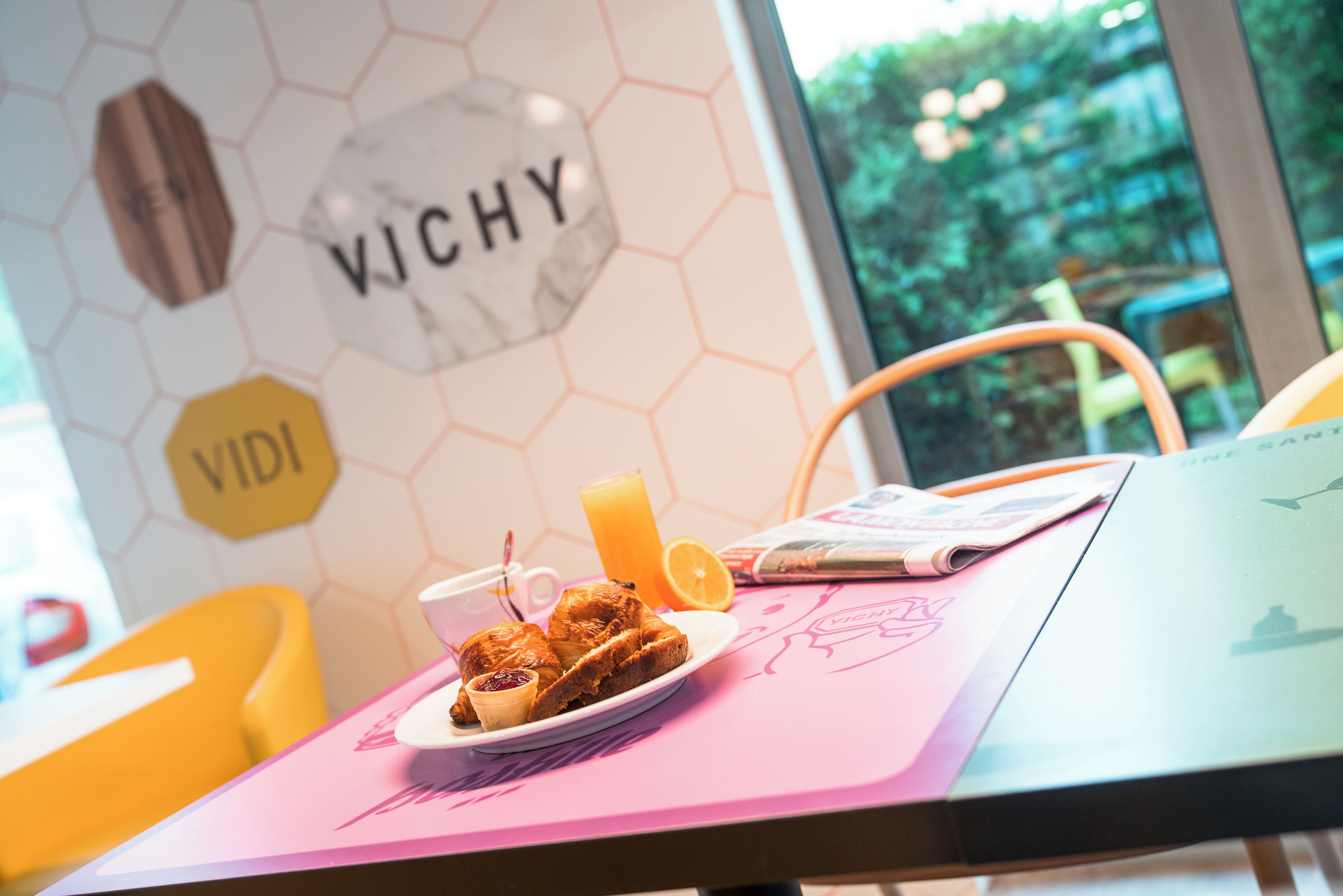 Café da manhã com buffet grátis nos fins de semana