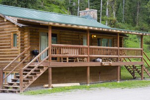 Cabana de Madeira de Luxo, 3 quartos (7 Beds) | Ferro/tábua de engomar, berços/camas para crianças, camas desdobráveis