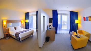 Roupas de cama antialérgicas, cofres nos quartos, escrivaninha