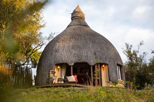 Suite, 1 cama de casal | Roupa de alta qualidade, cofre no quarto, secretária 