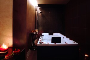 Sauna, banheira de hidromassagem, banho turco, hammam 