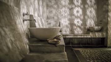 Sauna seca, banheira de hidromassagem, sauna a vapor