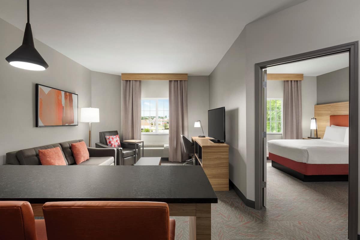 Suite, 1 cama queen-size e sofá-cama | Cofre no quarto, com mobília individualizada, secretária