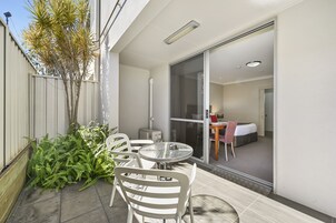 Quarto Deluxe, 1 cama queen-size | Terraço/pátio interior