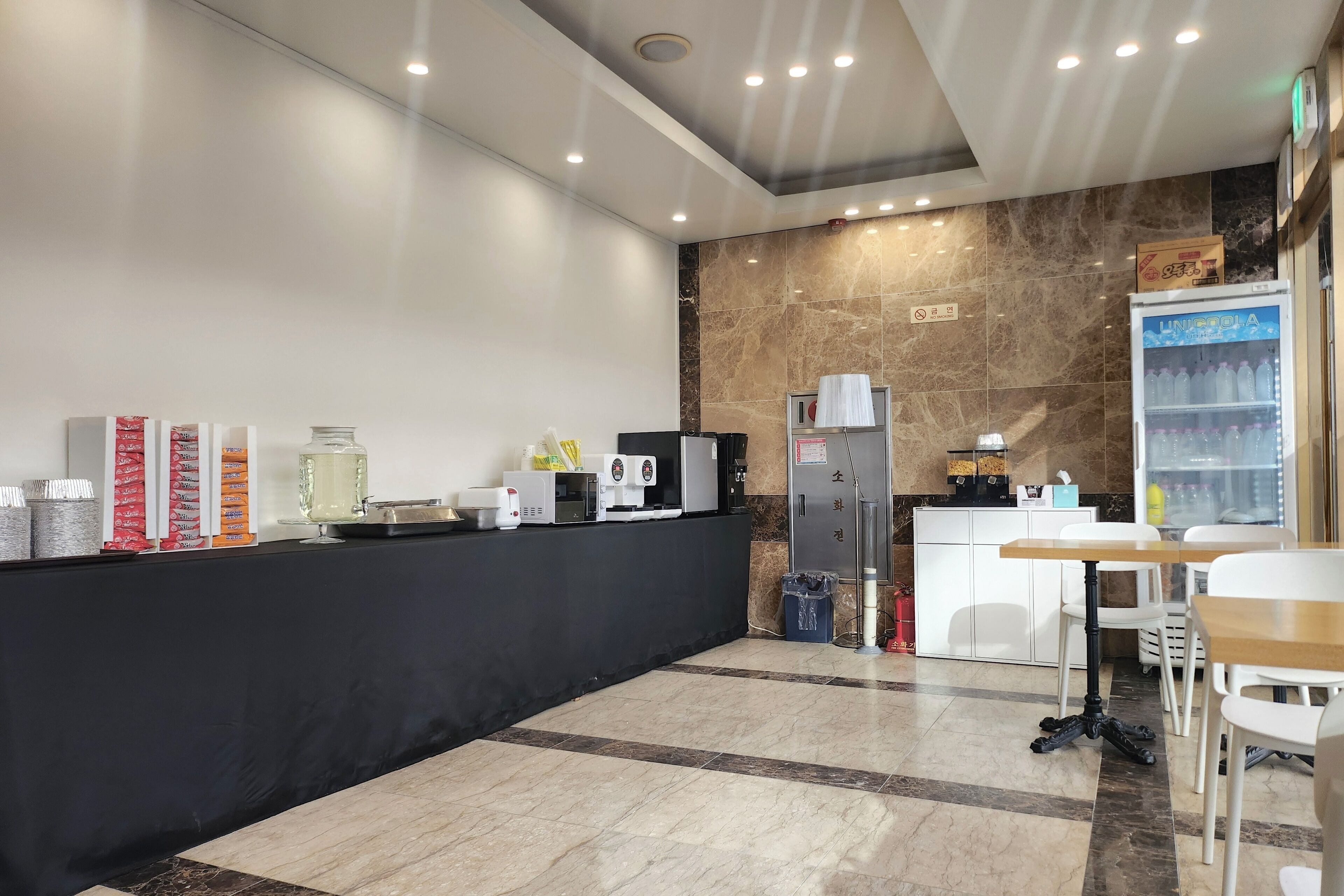 Pequeno-almoço self-service diário incluído 