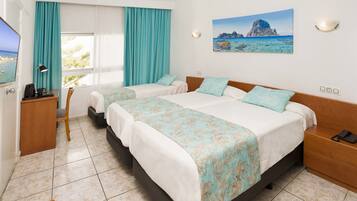 0B | Cofre no quarto, secretária, cortinas/cortinados opacos