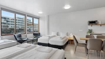 Estúdio | Cortinas blackout, quartos à prova de som, berços grátis