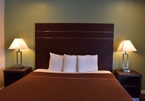 Quarto Standard, 1 cama king-size | Secretária, ferro/tábua de engomar, Wi-fi grátis 