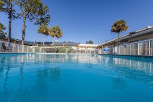 Piscina exterior sazonal 