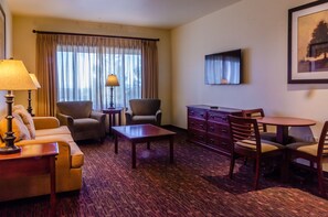 King Suite | Sala de estar | TV de ecrã plano 