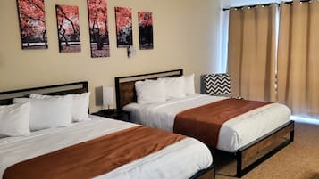 Duas camas Queen, não fumante | Cofres nos quartos, Wi-Fi de cortesia, roupa de cama, despertadores